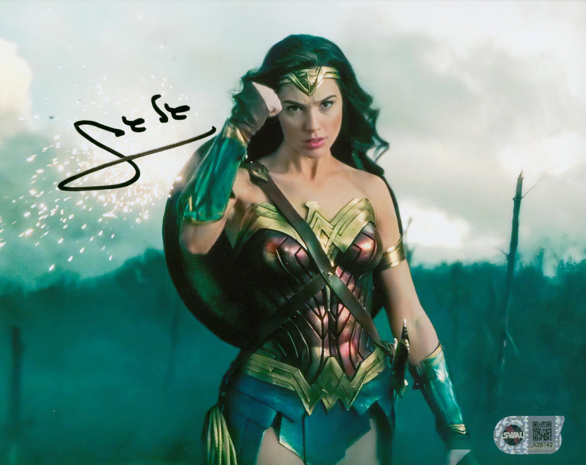 Gal Gadot Signed 8x10 Photo Swau Authenticated Swau 4397